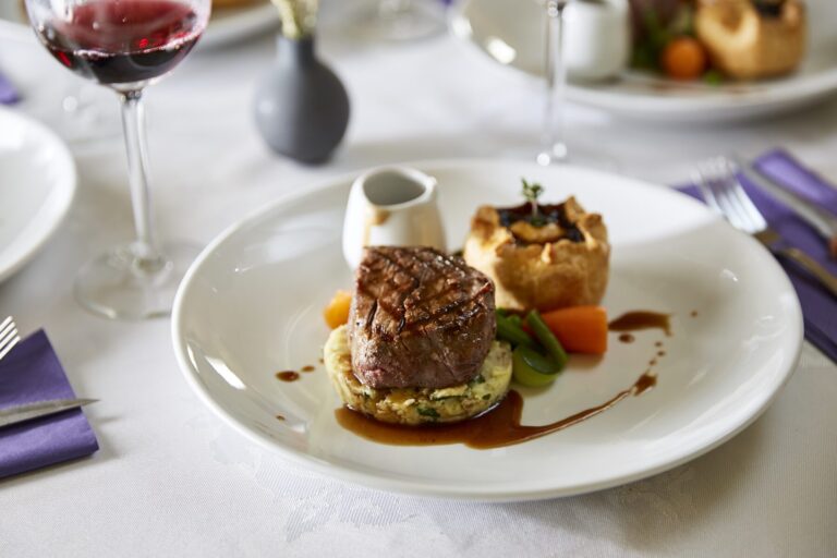 What is Traditional Wedding Food? - Thomas the Caterer